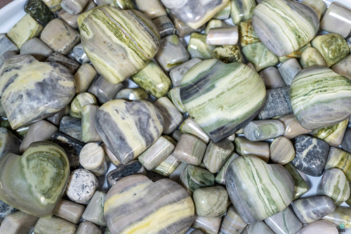 Rhodonite Meanings and Crystal Properties - The Crystal Council