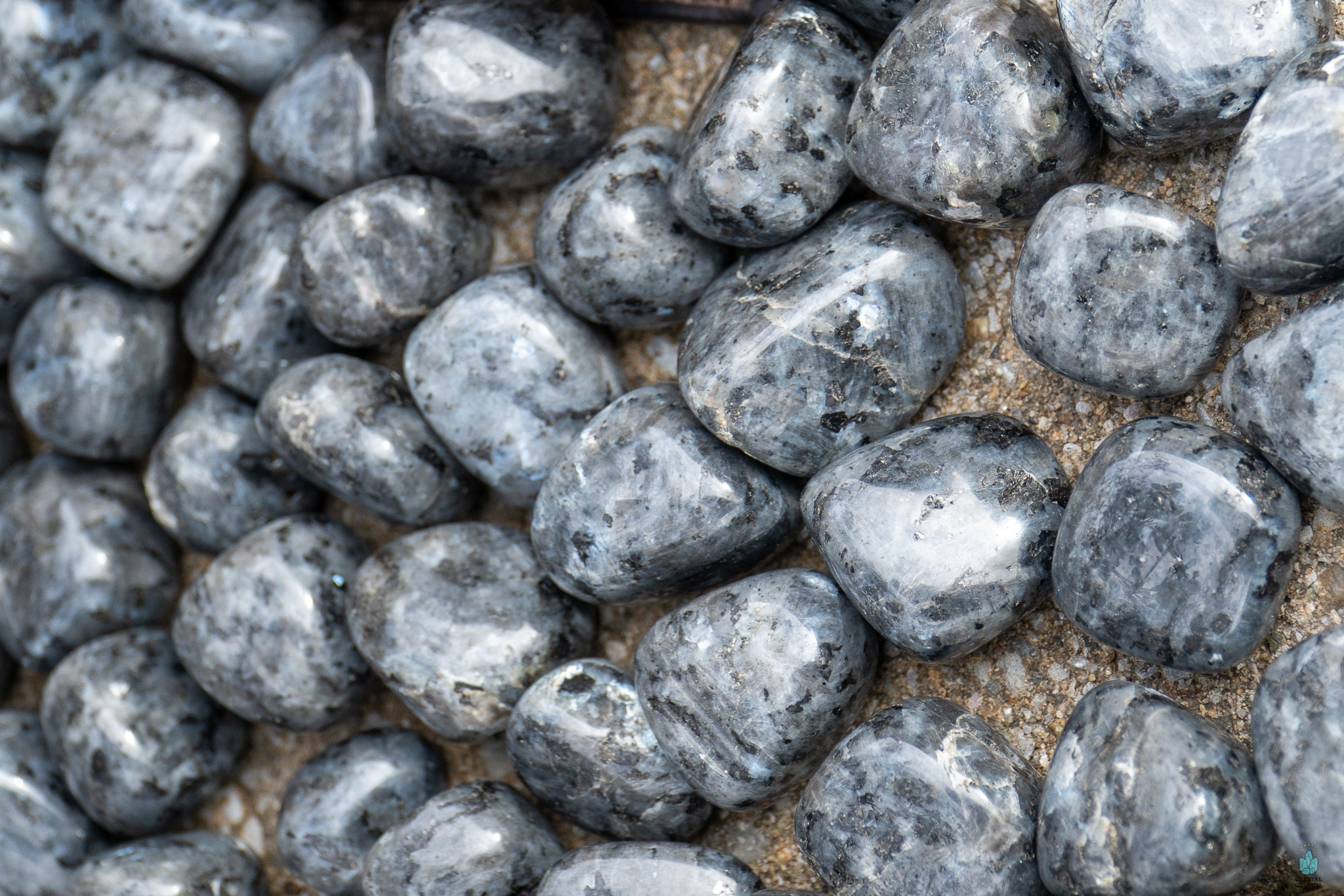 Indigo Gabbro (Mystic Merlinite) Meanings and Crystal Properties - The ...